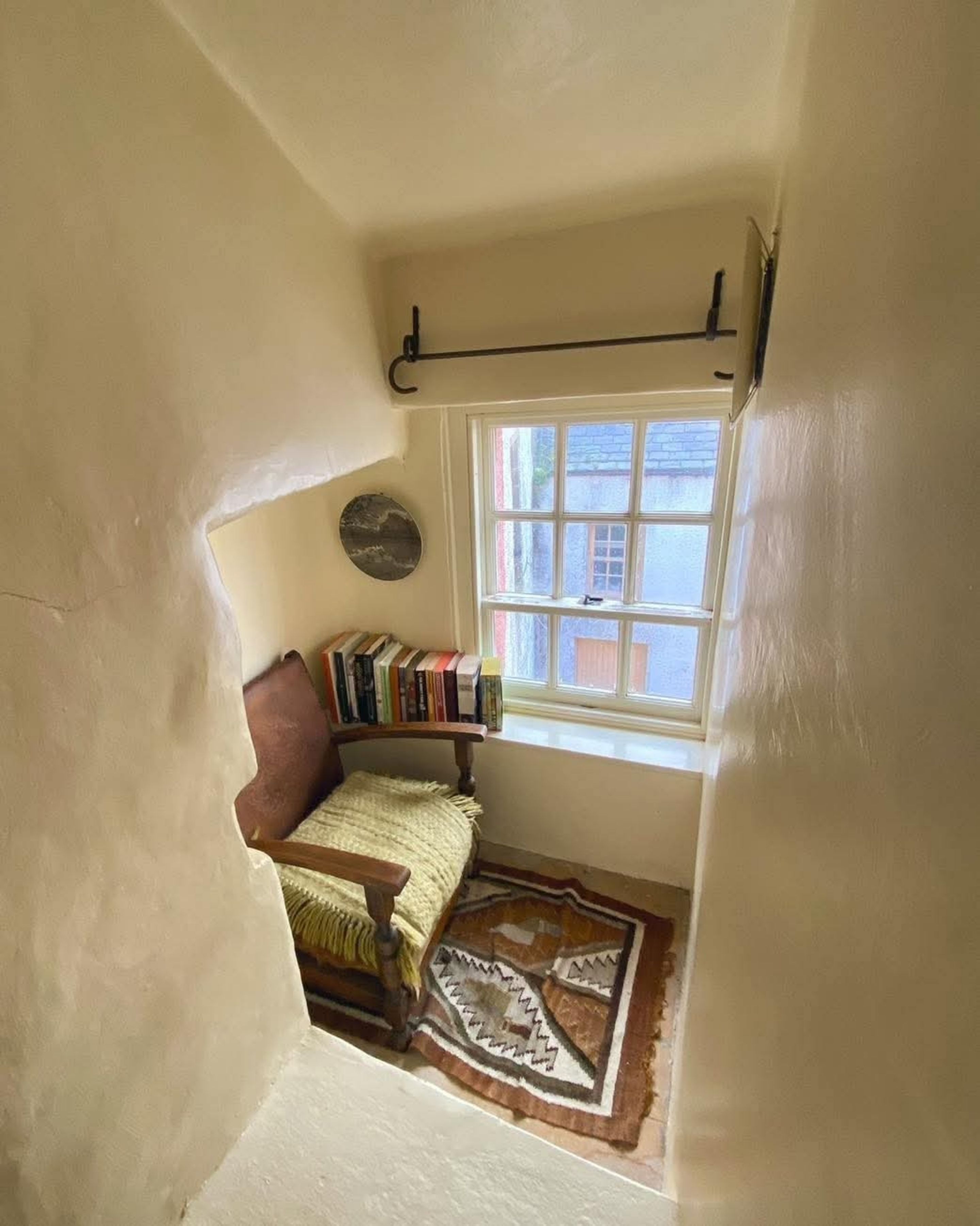 "The reading corner" in the XVI century, english old house ...